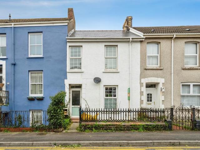 4 bedroom terraced house for sale