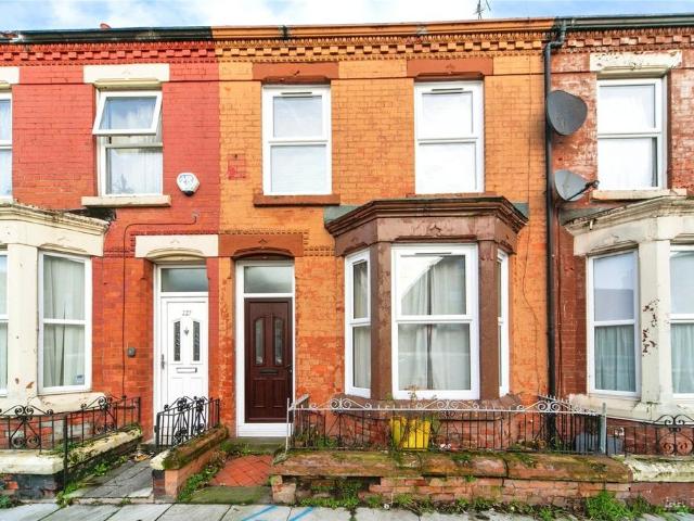 4 bedroom terraced house for sale