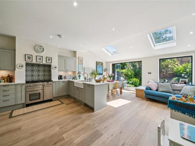 4 bedroom terraced house for sale