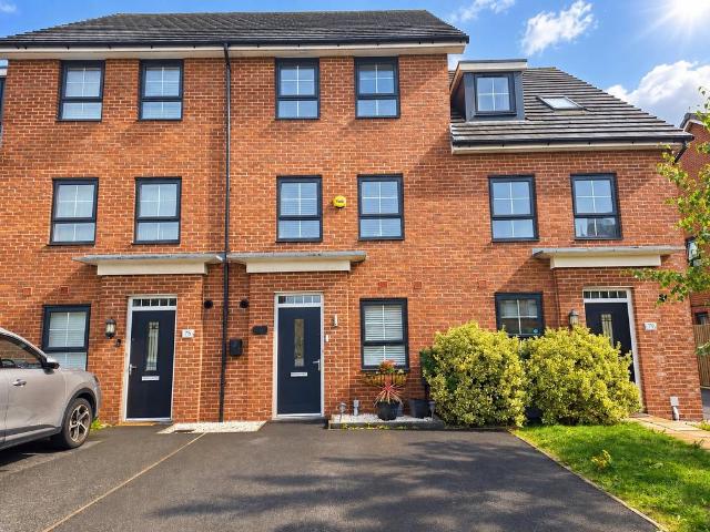4 bedroom terraced house for sale