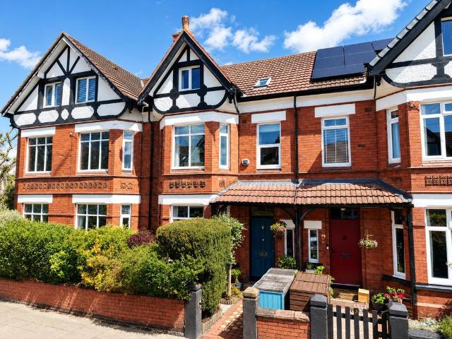 4 bedroom terraced house for sale
