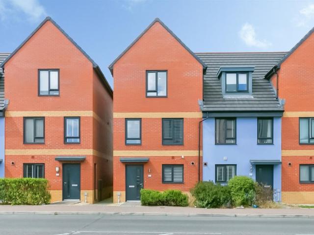 4 bedroom terraced house for sale