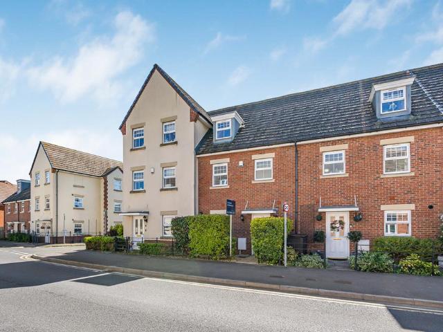 4 bedroom terraced house for sale