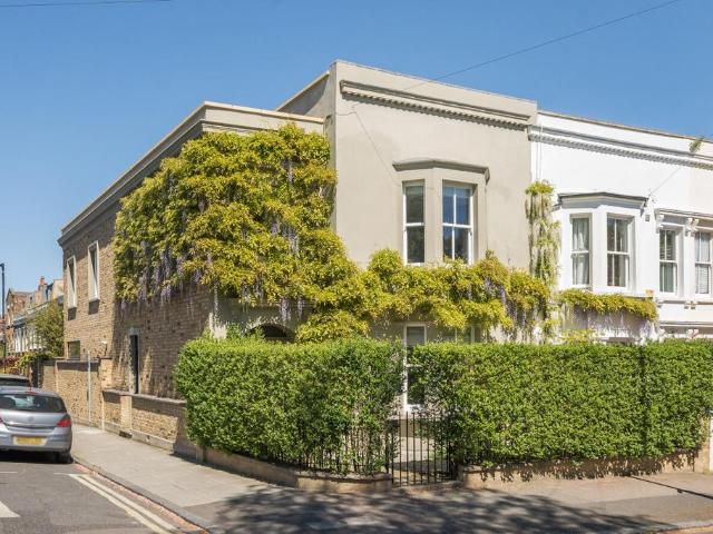 4 bedroom terraced house for sale