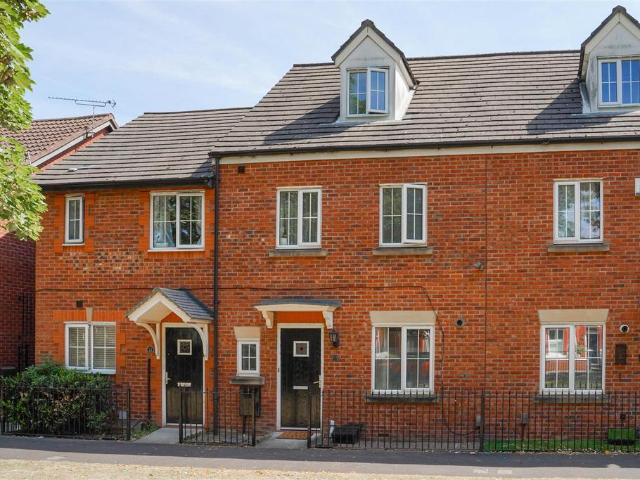 4 bedroom terraced house for sale