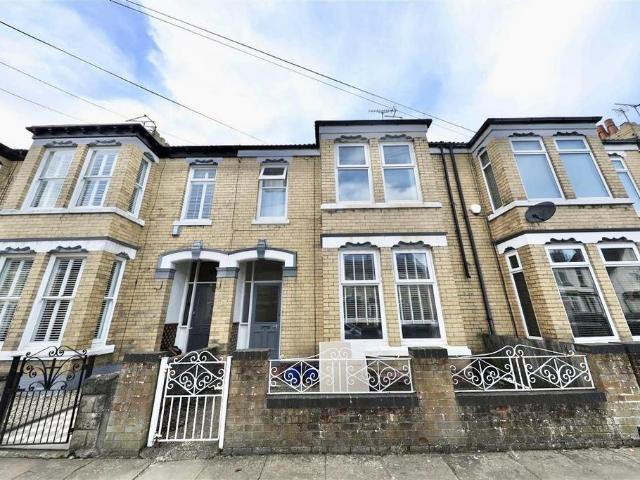 4 bedroom terraced house for sale