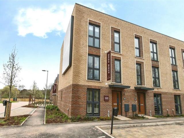 4 bedroom terraced house for sale
