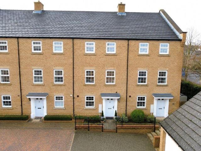 4 bedroom terraced house for sale