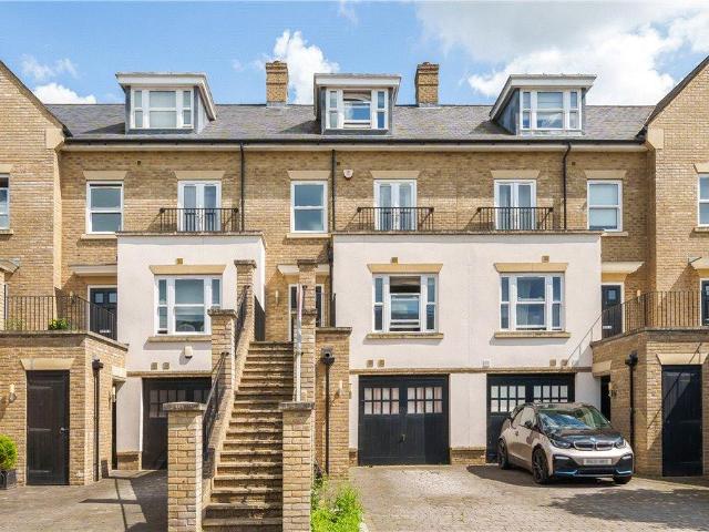 4 bedroom terraced house for sale