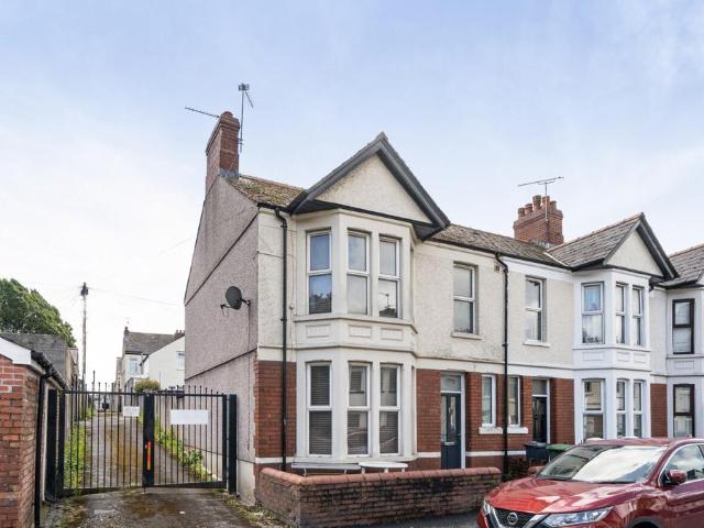 4 bedroom terraced house for sale