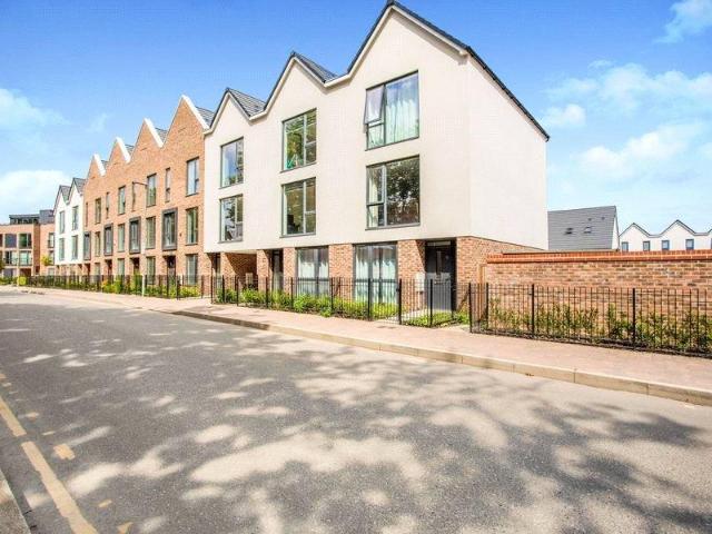 4 bedroom terraced house for sale