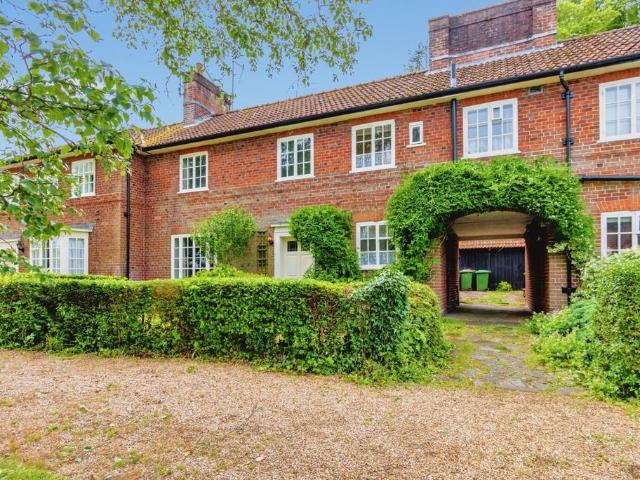 4 bedroom terraced house for sale