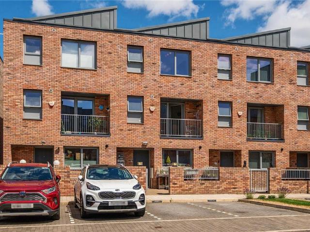 4 bedroom terraced house for sale