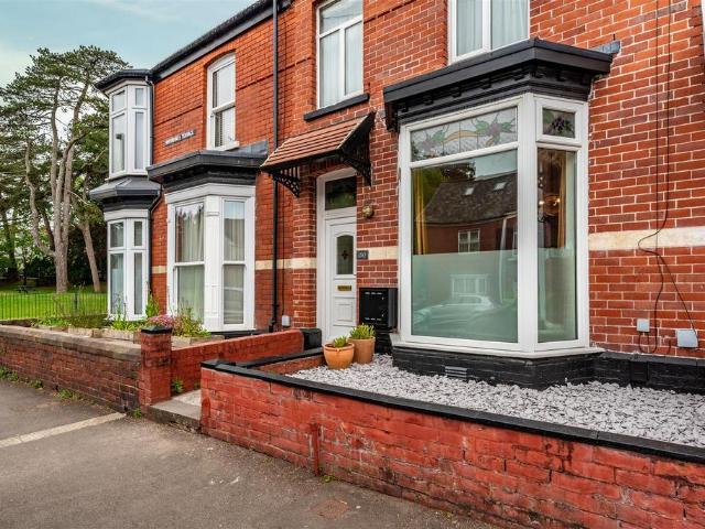 4 bedroom terraced house for sale