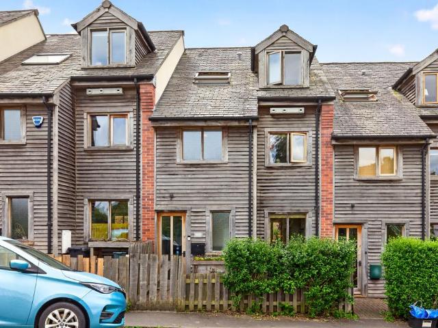 4 bedroom terraced house for sale