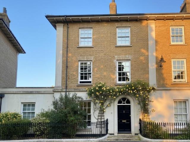4 bedroom terraced house for sale