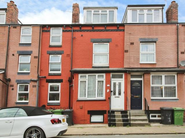 4 bedroom terraced house for sale