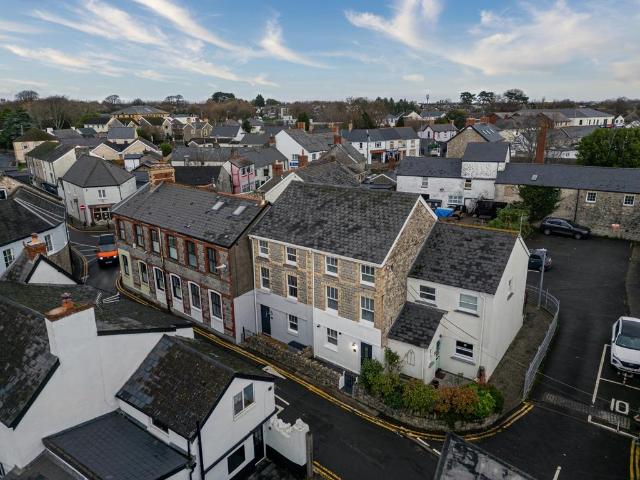 4 bedroom terraced house for sale