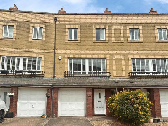 4 bedroom terraced house for sale