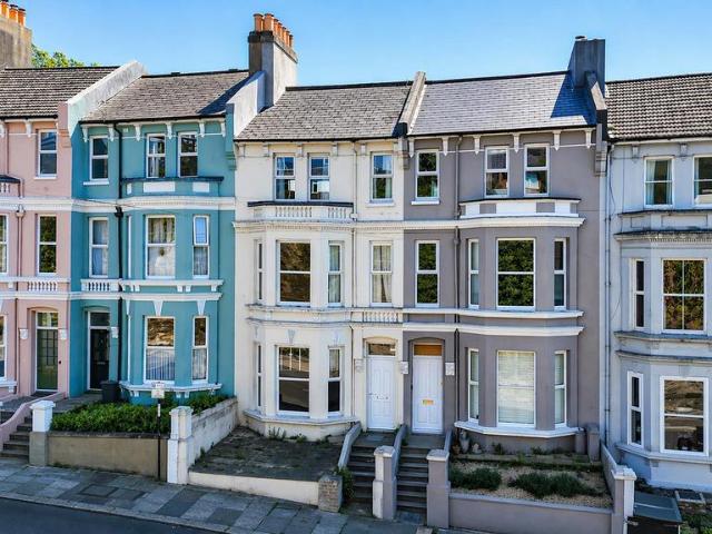 4 bedroom terraced house for sale