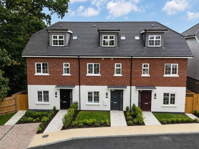4 bedroom terraced house for sale