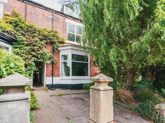 4 bedroom terraced house for sale