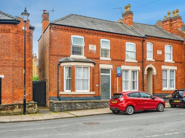 4 bedroom terraced house for sale