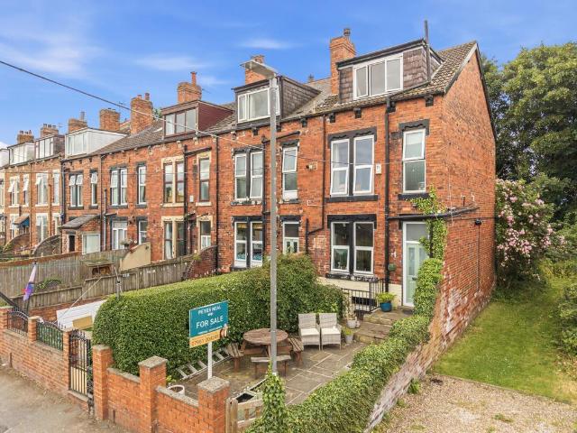 4 bedroom terraced house for sale