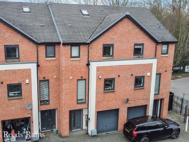 4 bedroom terraced house for sale