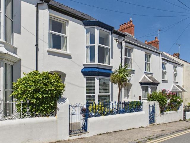 4 bedroom terraced house for sale