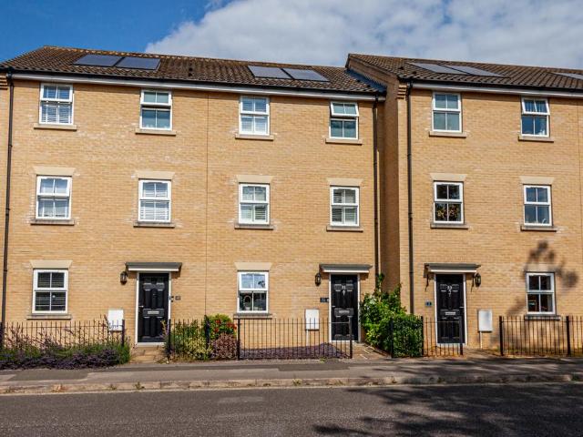 4 bedroom terraced house for sale