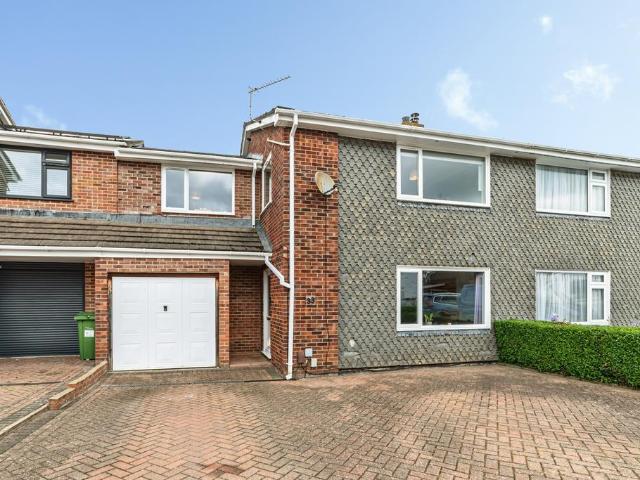 4 bedroom link detached house for sale