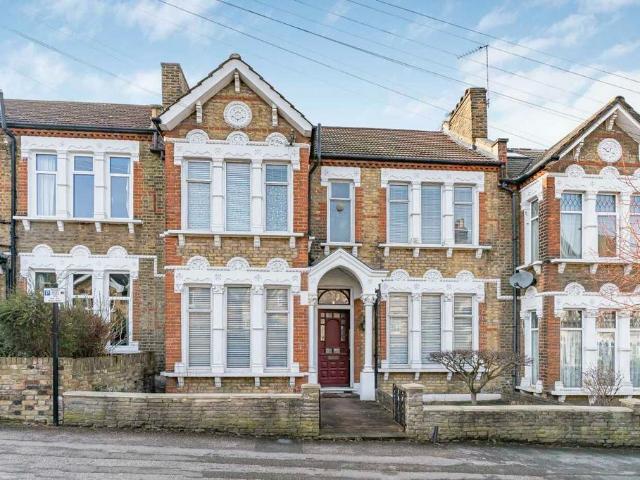4 bedroom terraced house for sale