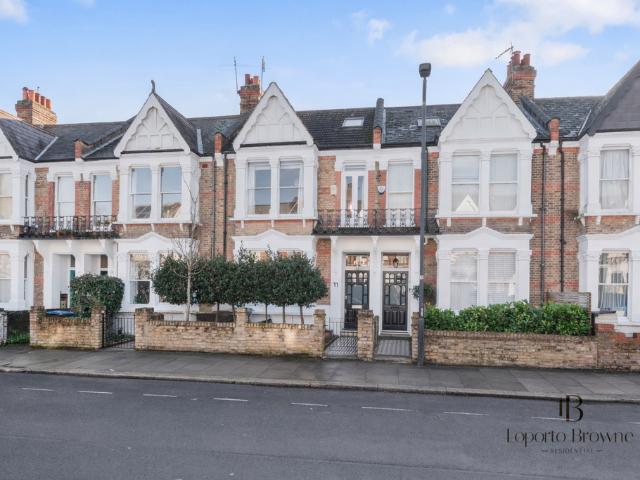 4 bedroom terraced house for sale