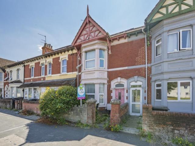 4 bedroom terraced house for sale