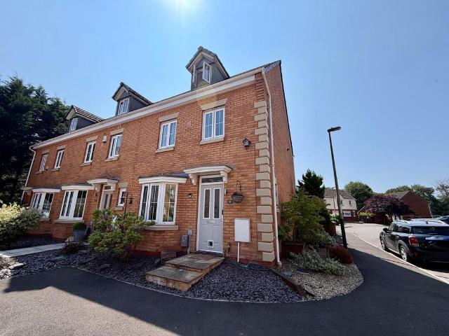 4 bedroom terraced house for sale