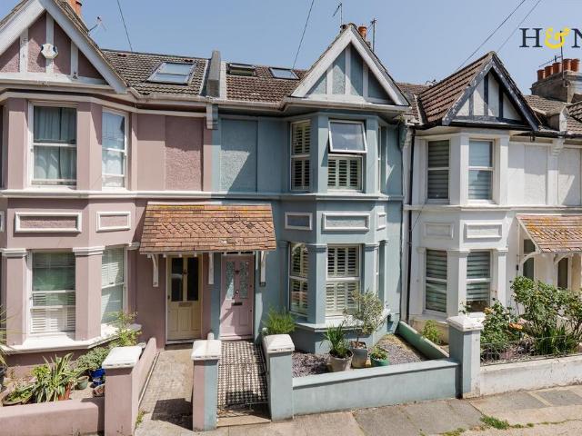 4 bedroom terraced house for sale