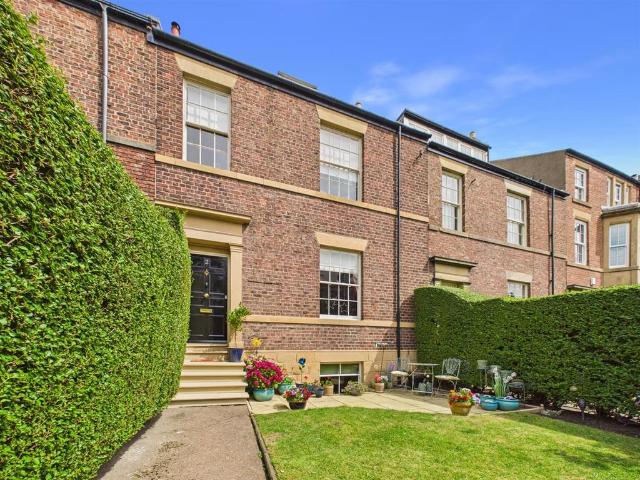 4 bedroom terraced house for sale
