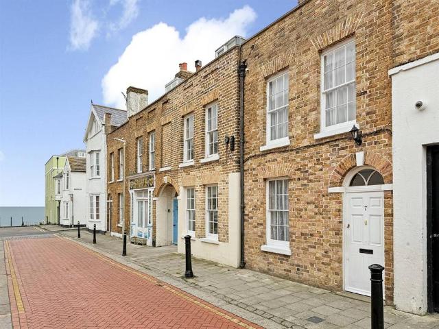 4 bedroom terraced house for sale