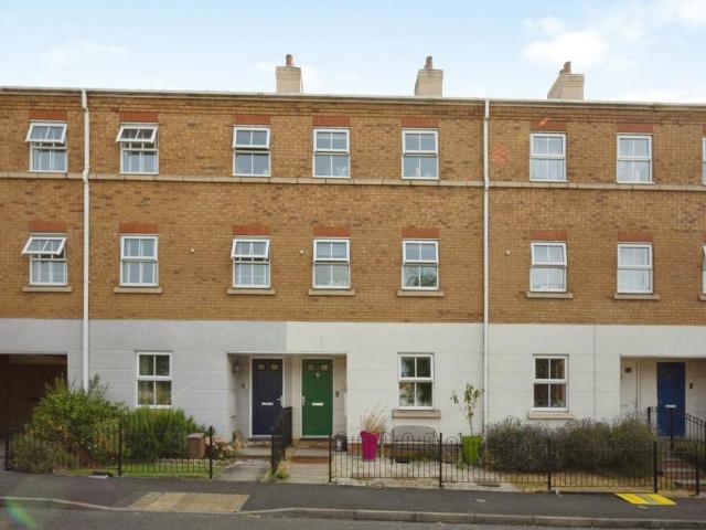 4 bedroom terraced house for sale
