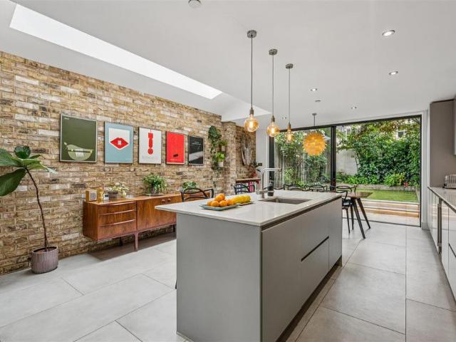 4 bedroom terraced house for sale