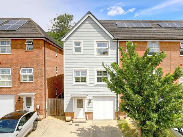 4 bedroom terraced house for sale