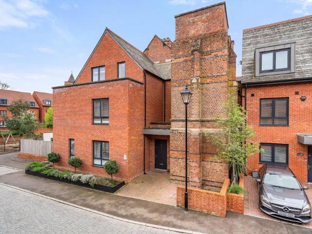 4 bedroom semi detached house for sale