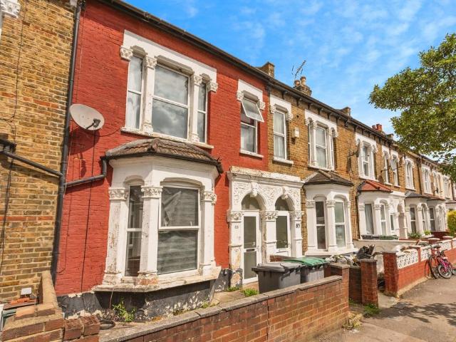 4 bedroom terraced house for sale