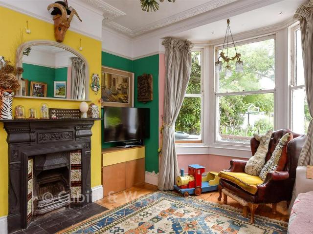 4 bedroom terraced house for sale