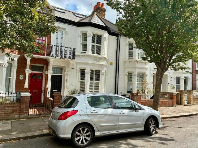 4 bedroom terraced house for sale