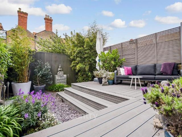 4 bedroom terraced house for sale