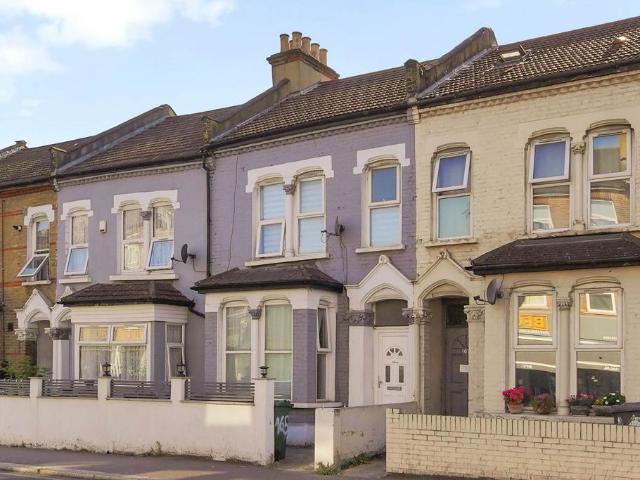4 bedroom terraced house for sale