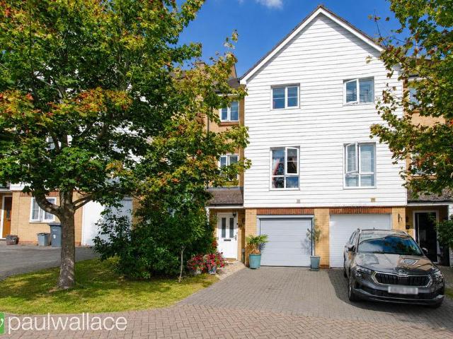 4 bedroom terraced house for sale