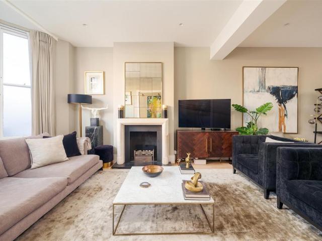 4 bedroom terraced house for sale